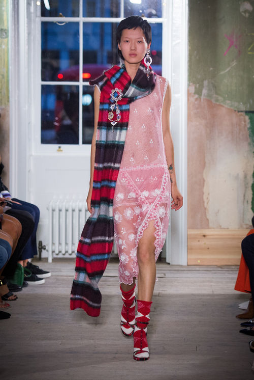 The Burberry Check Takes Centrestage in the September 2017 Show ...