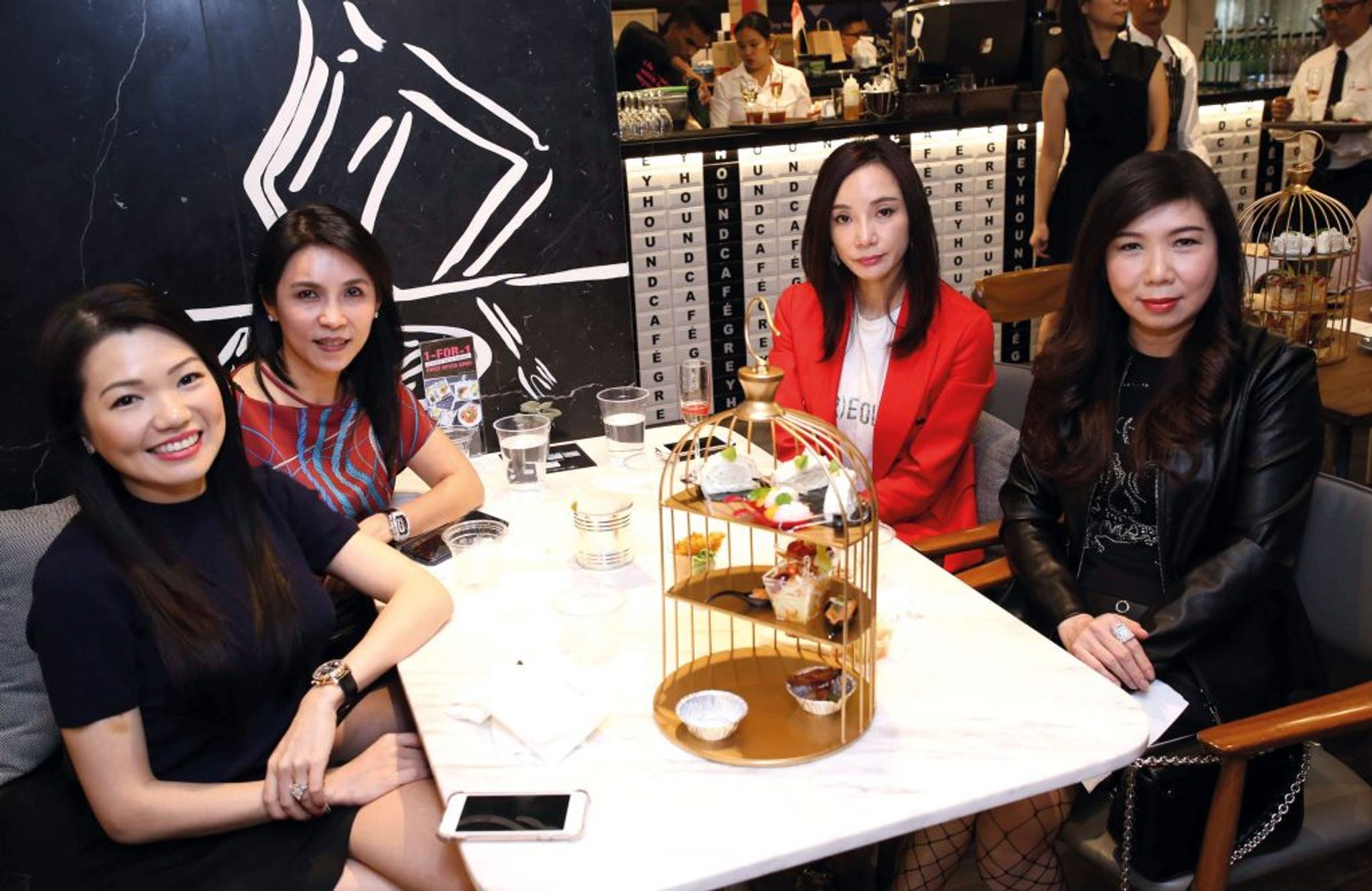 Flower Diamond Celebrates Its 21st Anniversary at Greyhound Cafe