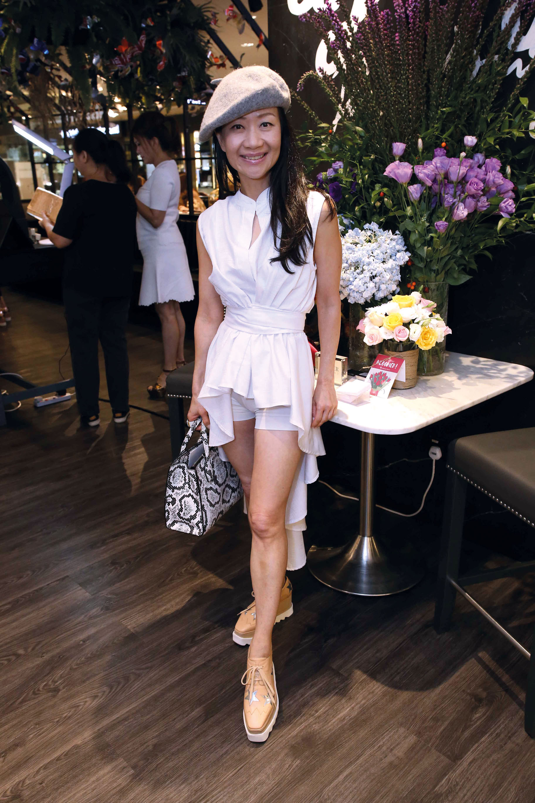 Flower Diamond Celebrates Its 21st Anniversary at Greyhound Cafe