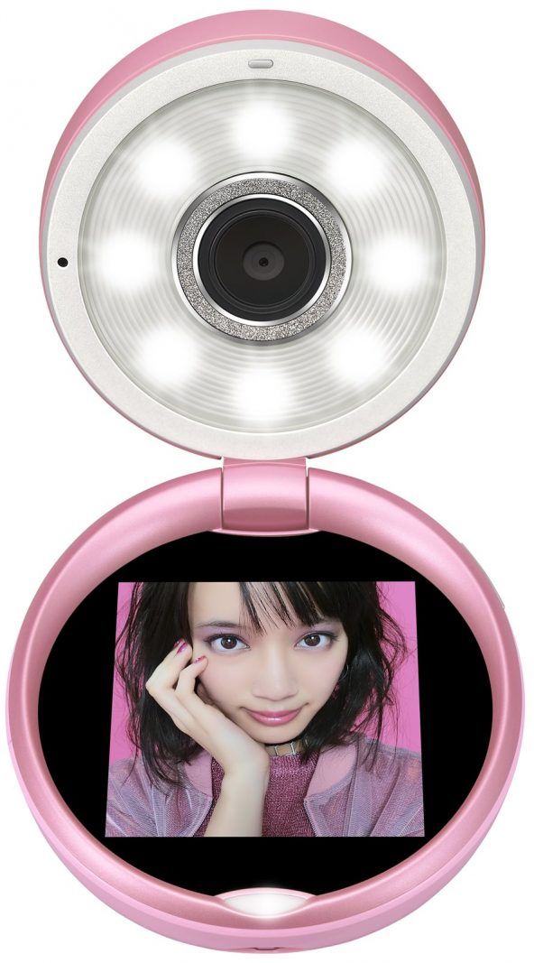 Review of the Casio TR-M11: Best compact camera for incognito selfies