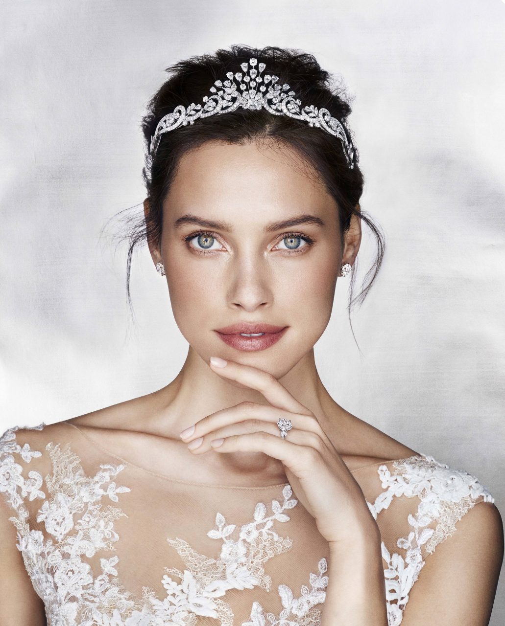 Graff engagement rings designed in eight unique settings for best gleam