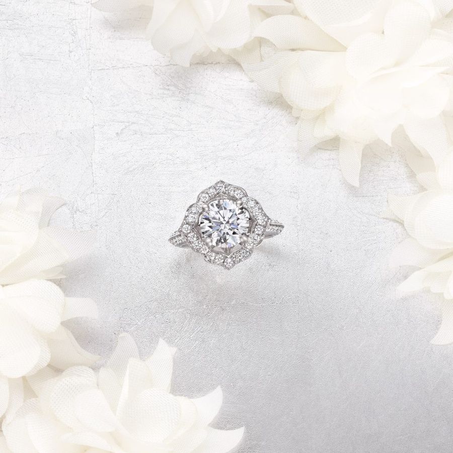 Graff engagement rings designed in eight unique settings for best gleam