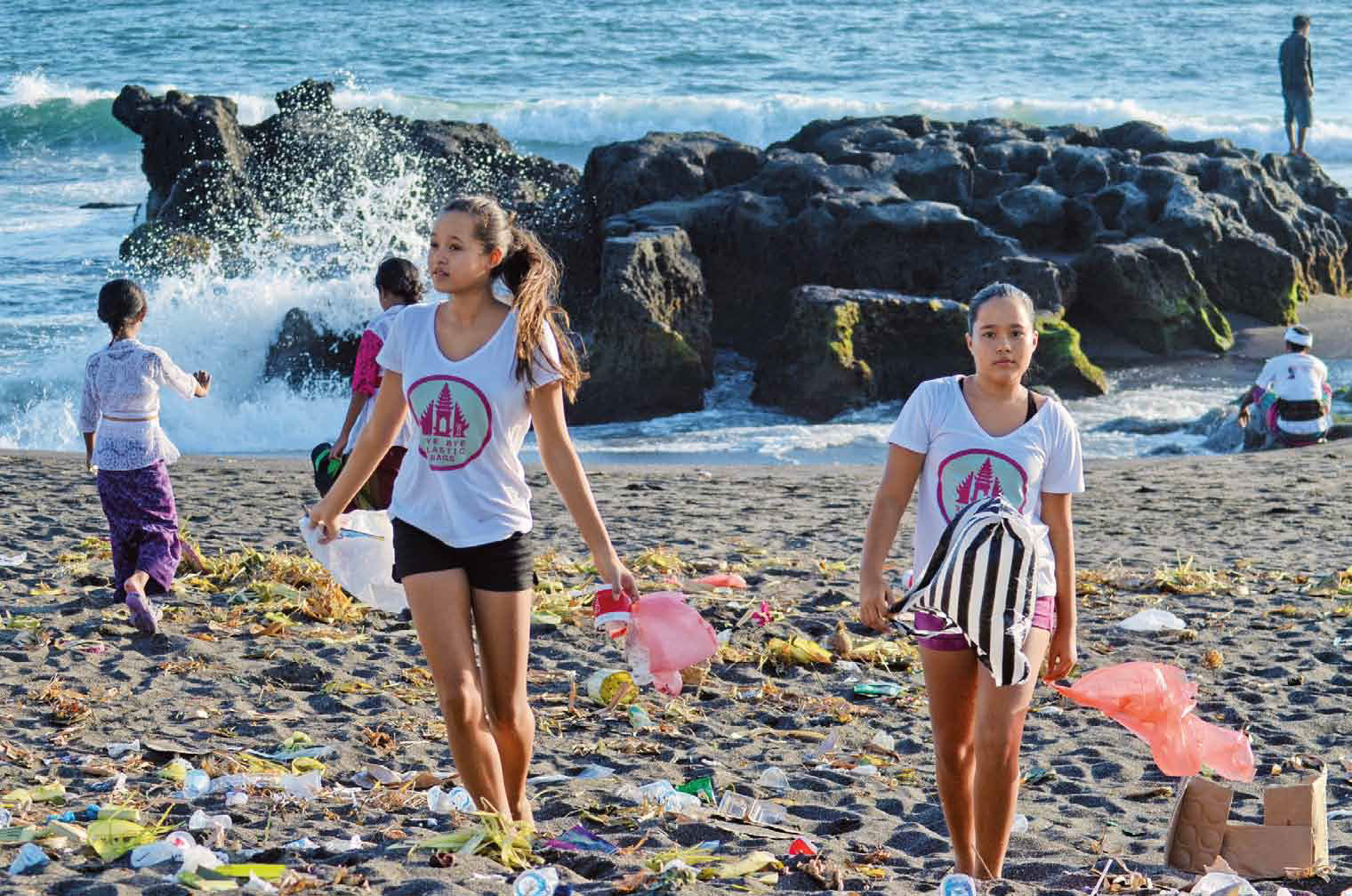 Melati and Isabel Wijsen: Teenage sisters that start the Bye Bye ...