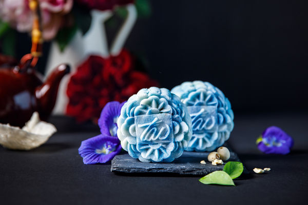 Tao Chinese Cuisine Is Now Offering Savoury Mooncakes Stuffed With Duck ...