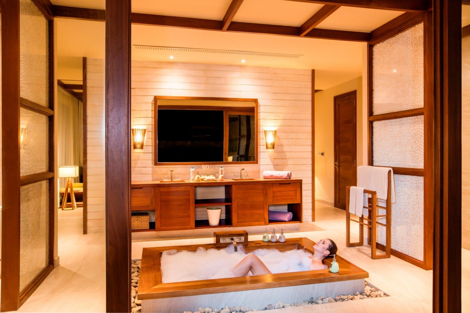 The best deep-soaking hotel bathtubs In Asia for maximum dip