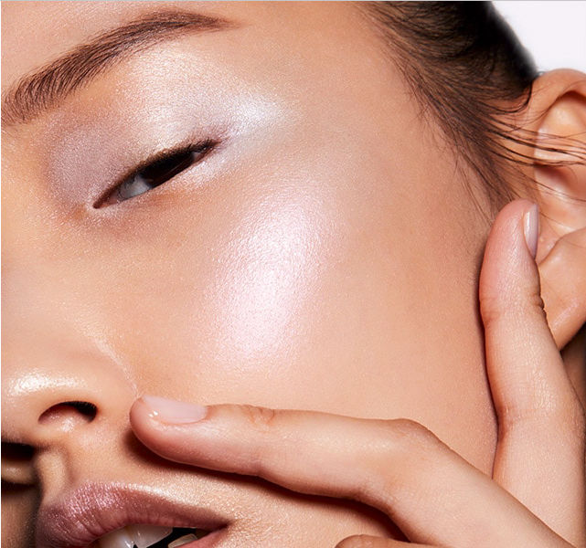 The Best Face Brightening Highlighters and How to Use Them