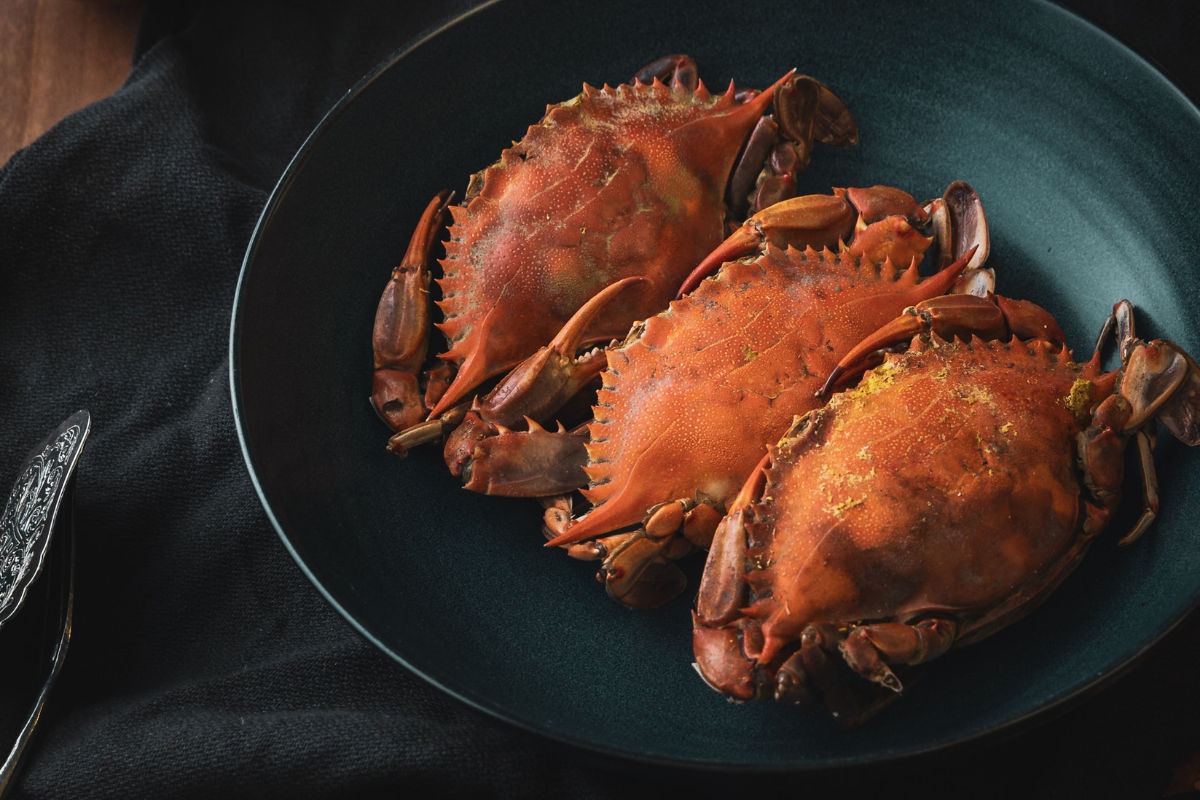 Star Sommelier Reeze Choi Names His Top 3 Hairy Crab and Wine Pairings