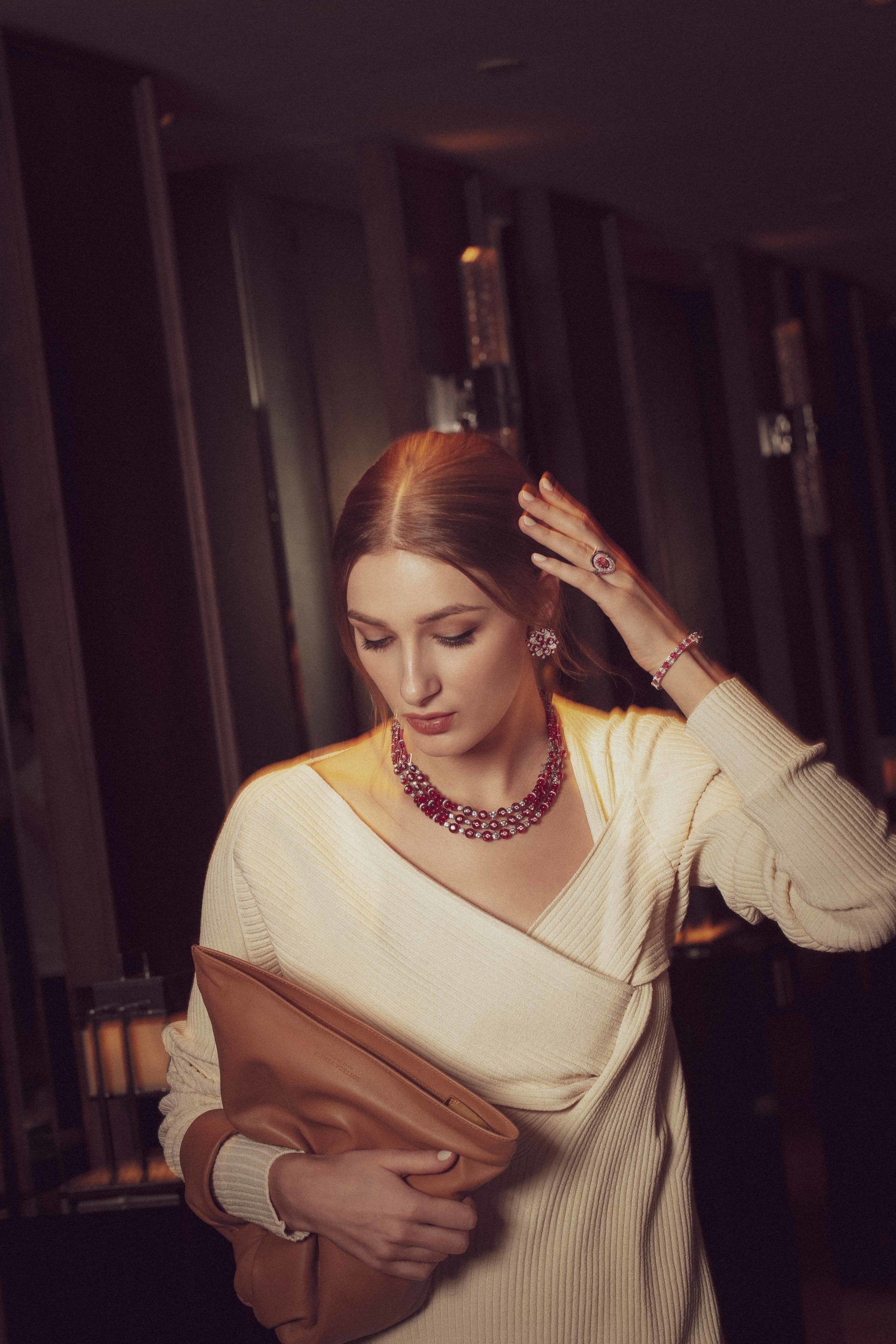 It's a Wrap: Essential Outfits and Accessories for Your Yuletide Getaway