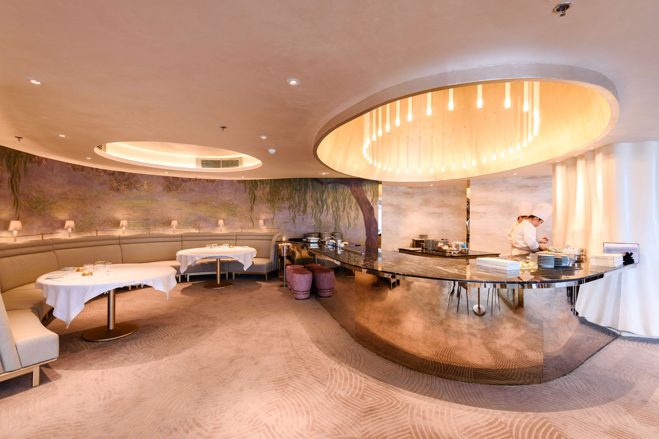 Prestige Gourmet: Lofty Aspirations at Chef's Table Restaurant