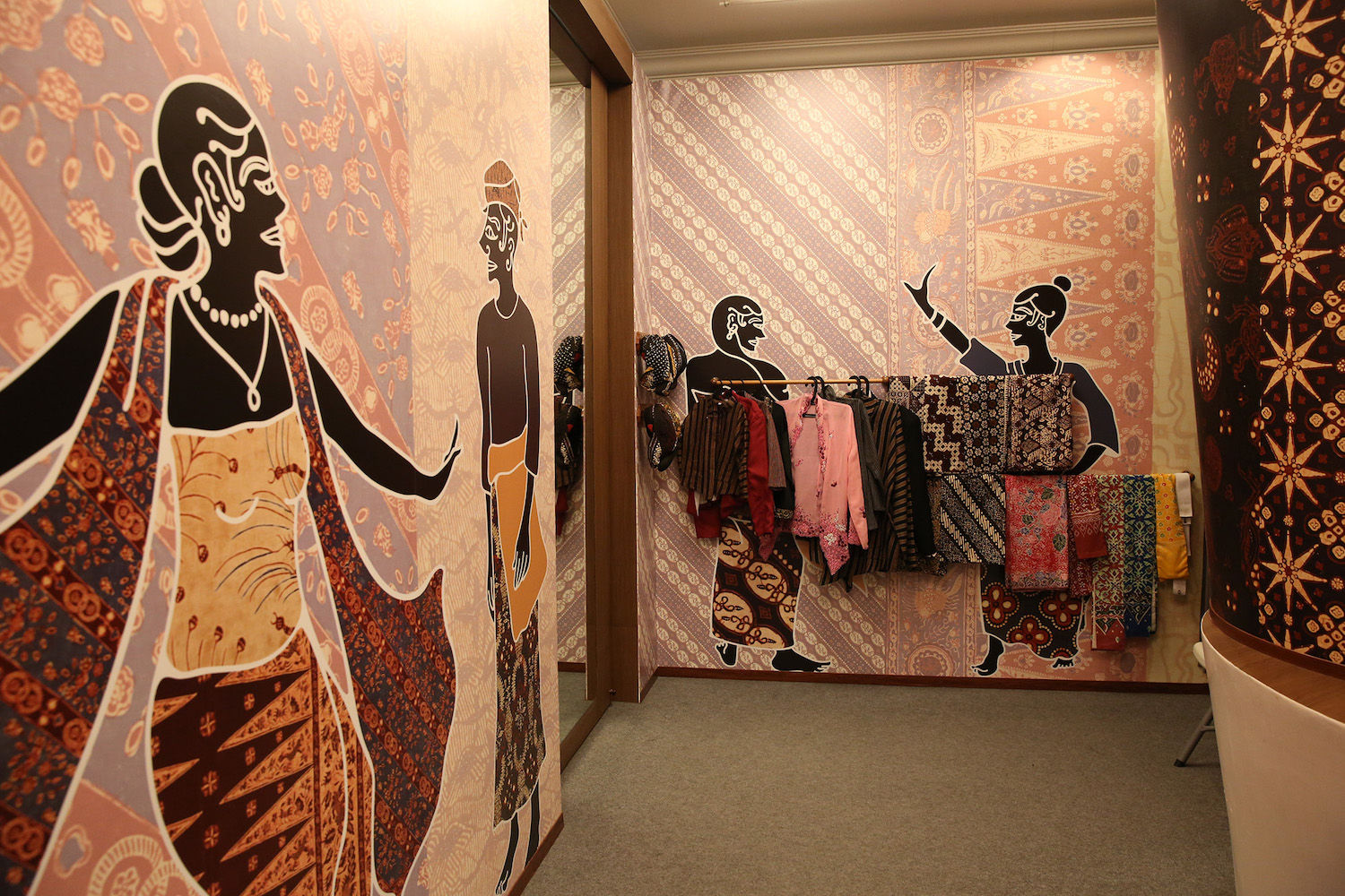 View King Chulalongkorn’s Personal Batik Collection at this Exhibition