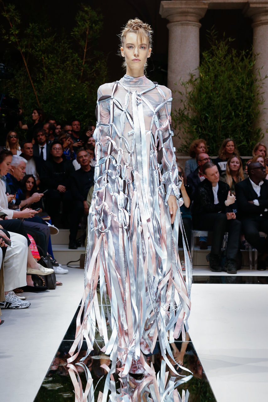 Giorgio Armani Explores Ethereal Romanticism in Spring/Summer 2020 ...