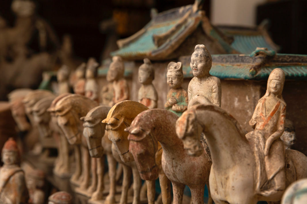 Veteran Broadcaster Robert Chua Invites us into His Home Filled with ...