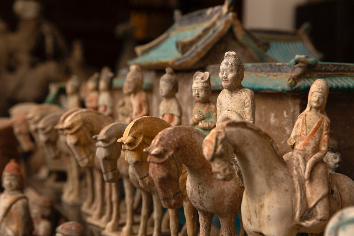 Veteran Broadcaster Robert Chua Invites us into His Home Filled with ...