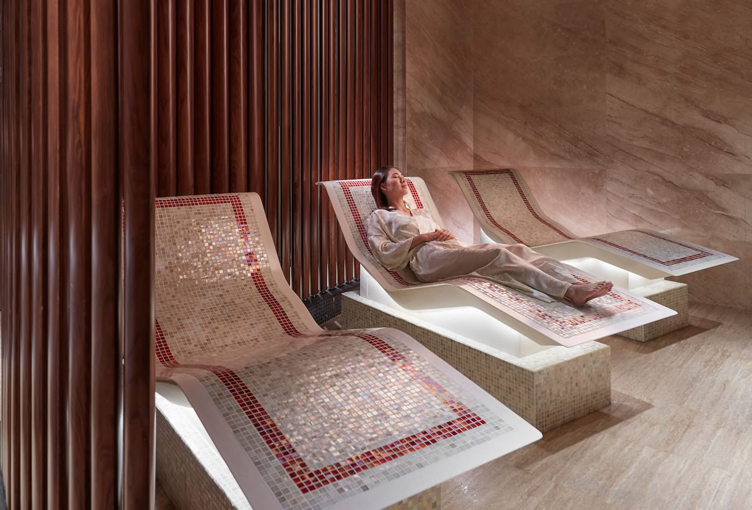 Hotel Review: Mandarin Oriental Hong Kong Offers Staycations With ...