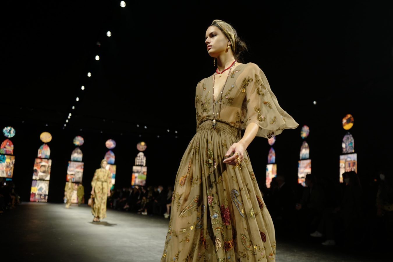Dior Looks to Comfort and 1970s Bohemian Vibes at Paris Fashion Week