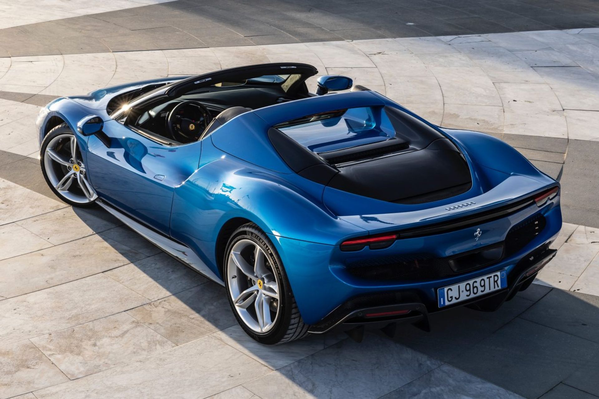 Ferrari 296 GTS: Raising the Roof