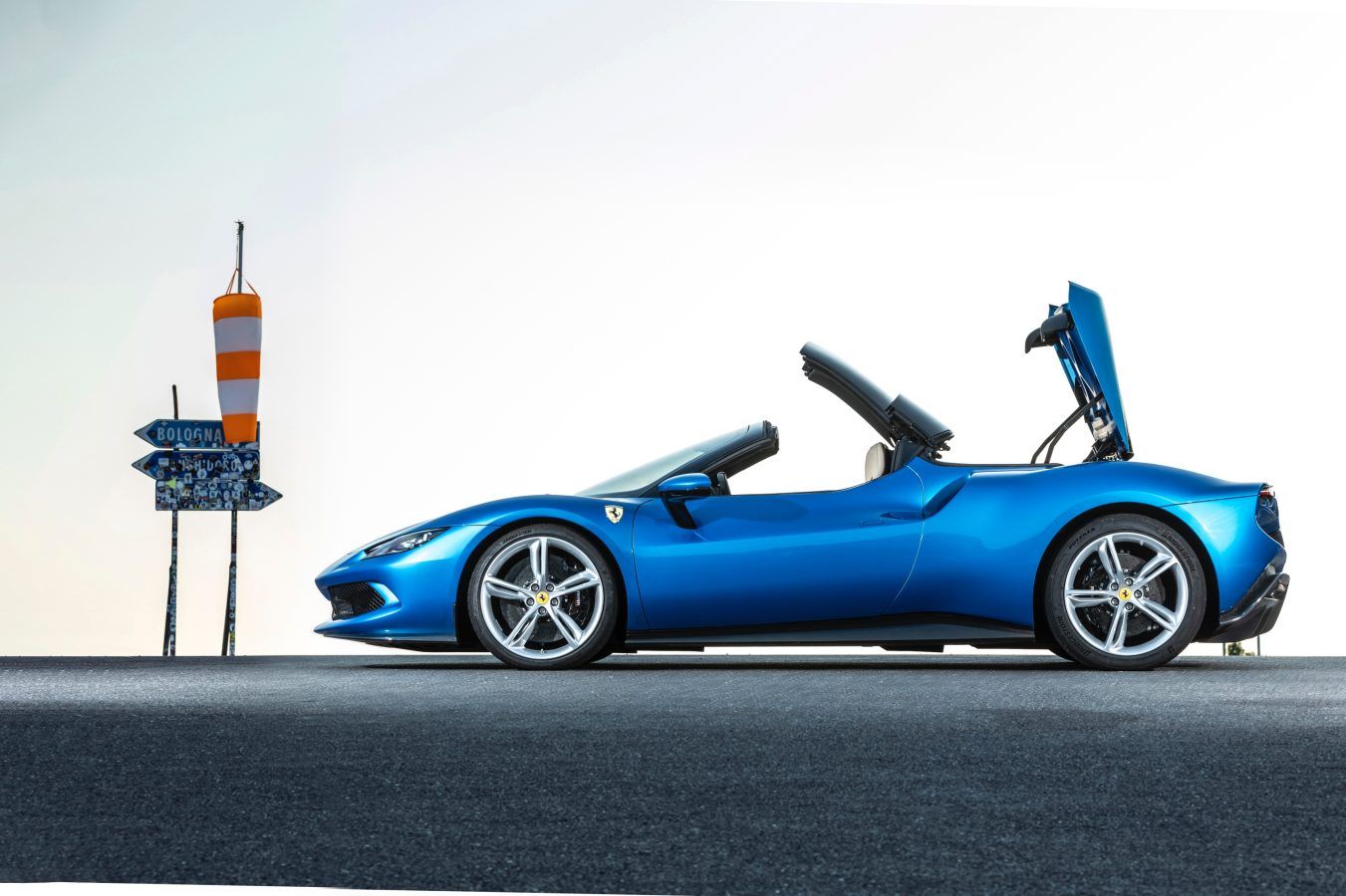 Ferrari 296 GTS: Raising the Roof