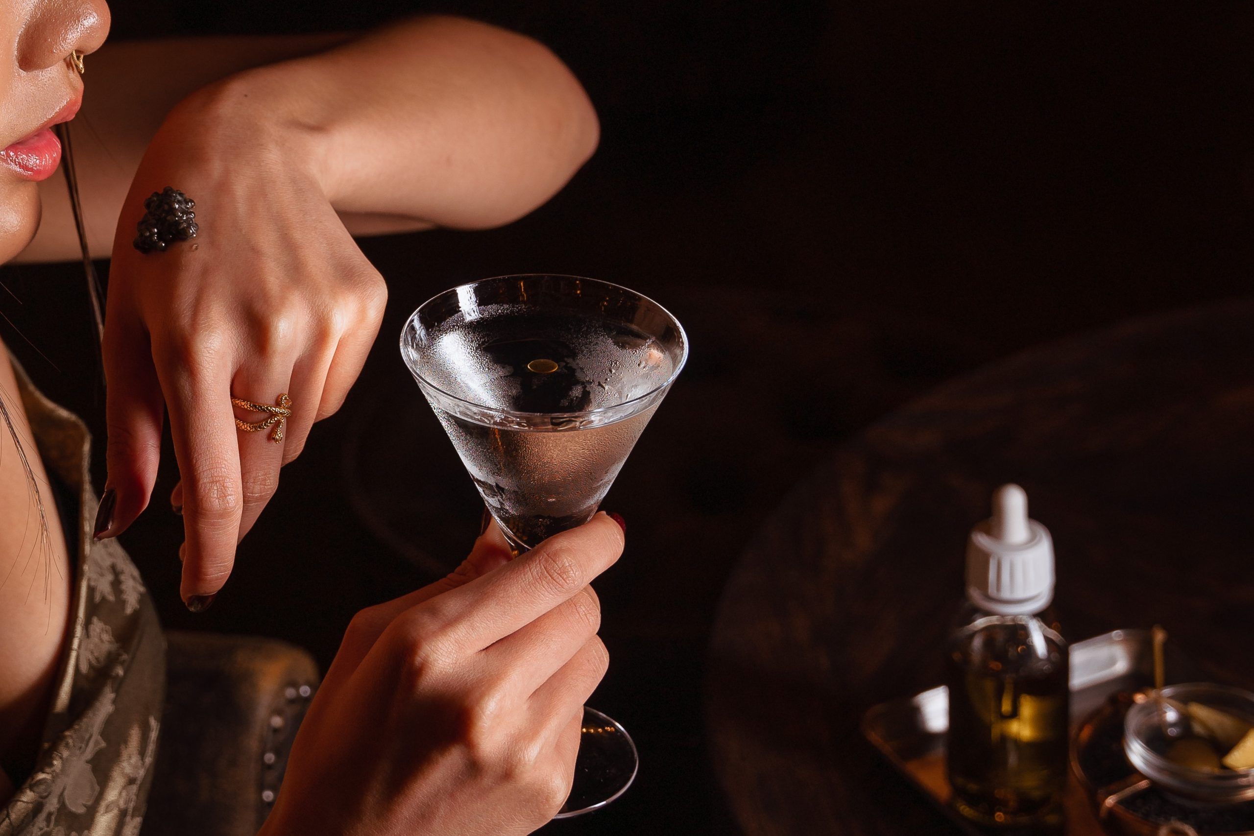 How to Make a Martini, Learn from Chanel Adams of The Bamboo Bar ...
