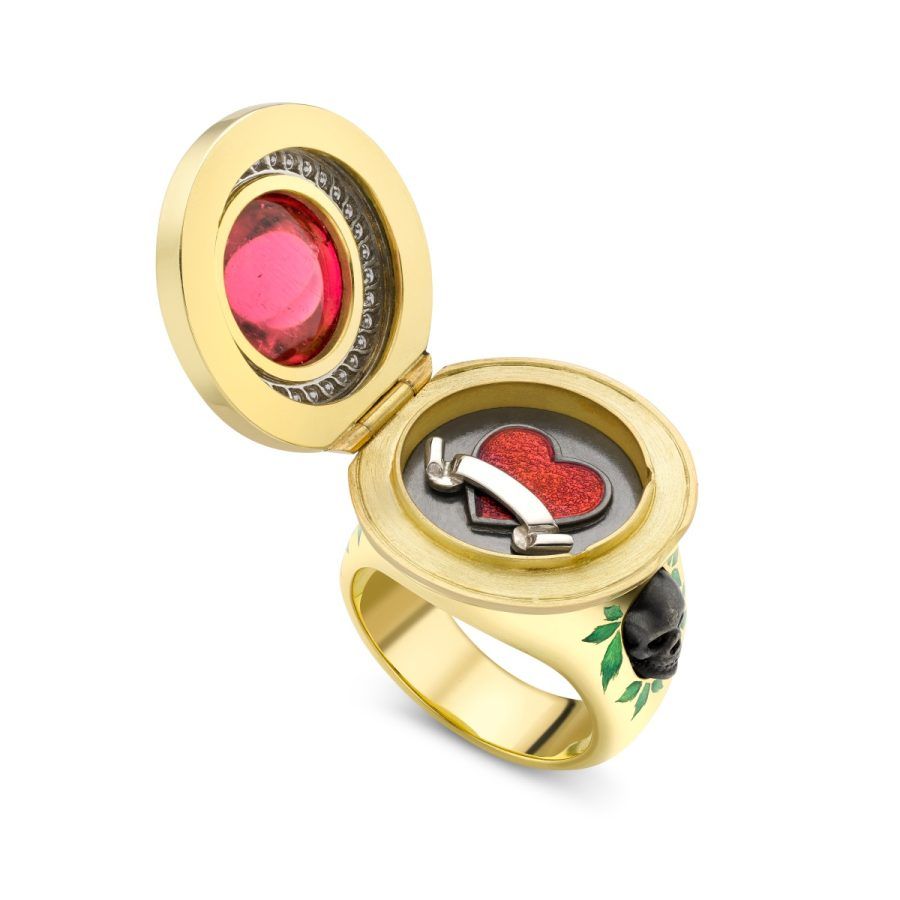 In the name of love: jewellery with love motifs you should know