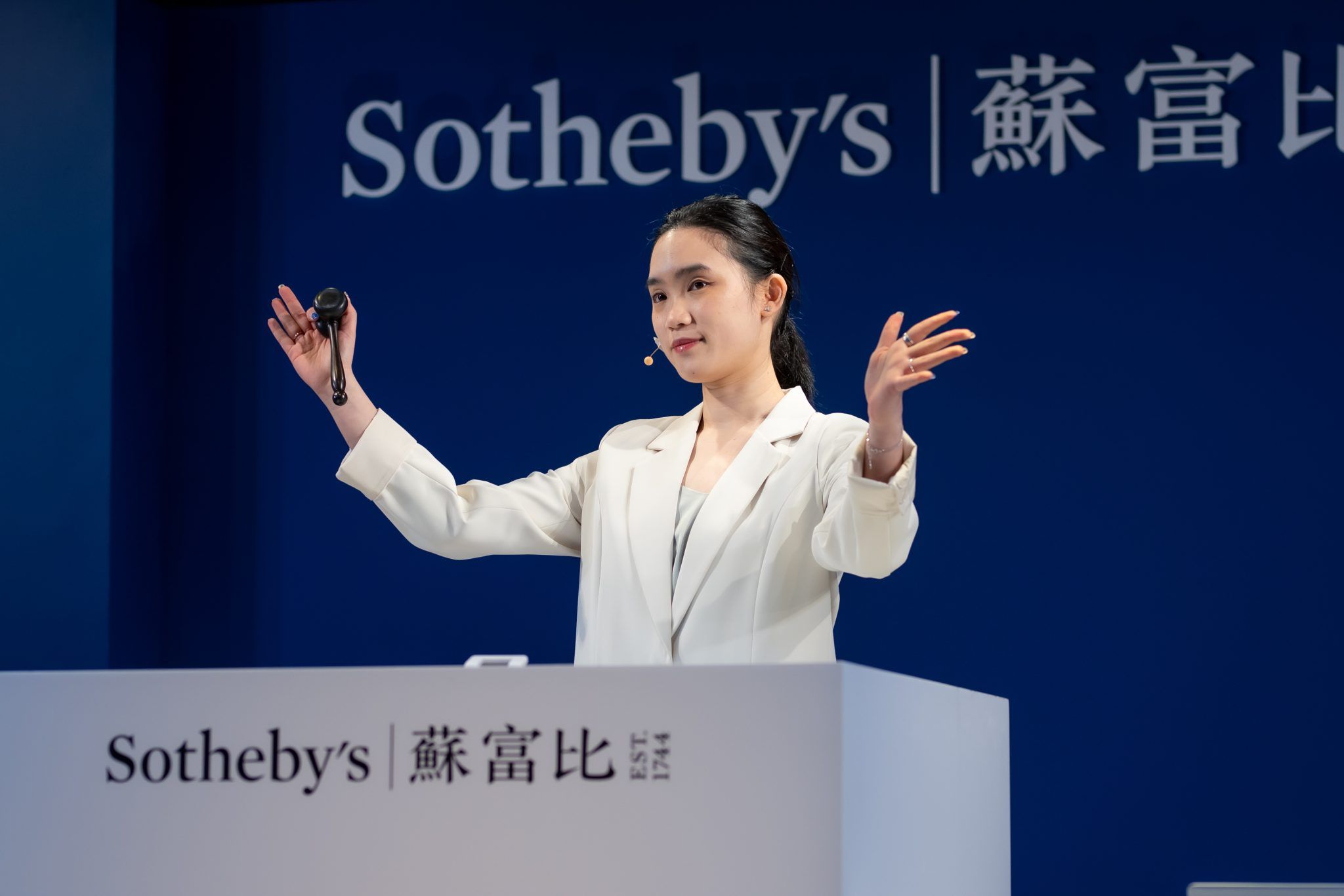 Hong Kong's Female Auctioneers