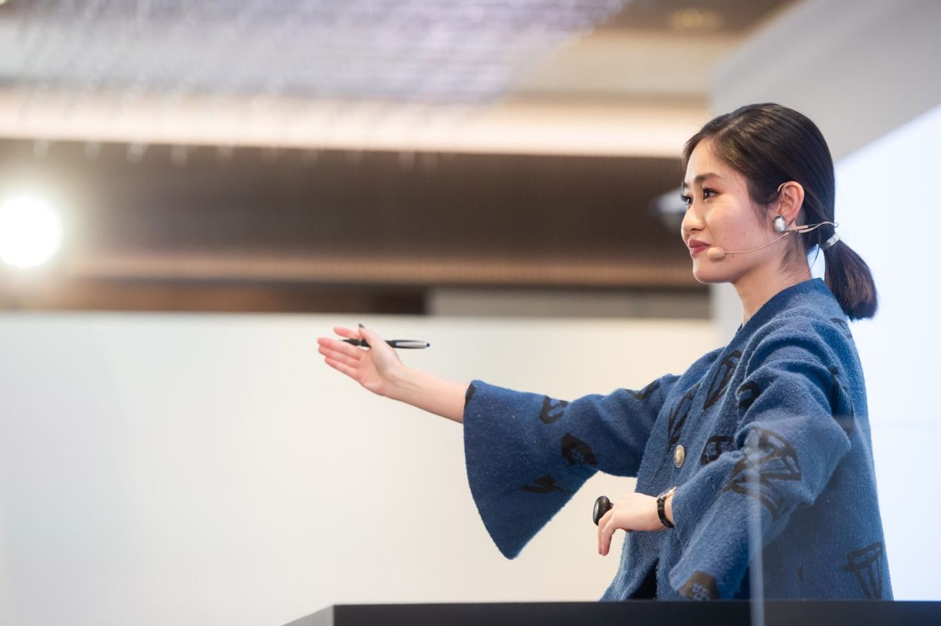 Hong Kong's Female Auctioneers