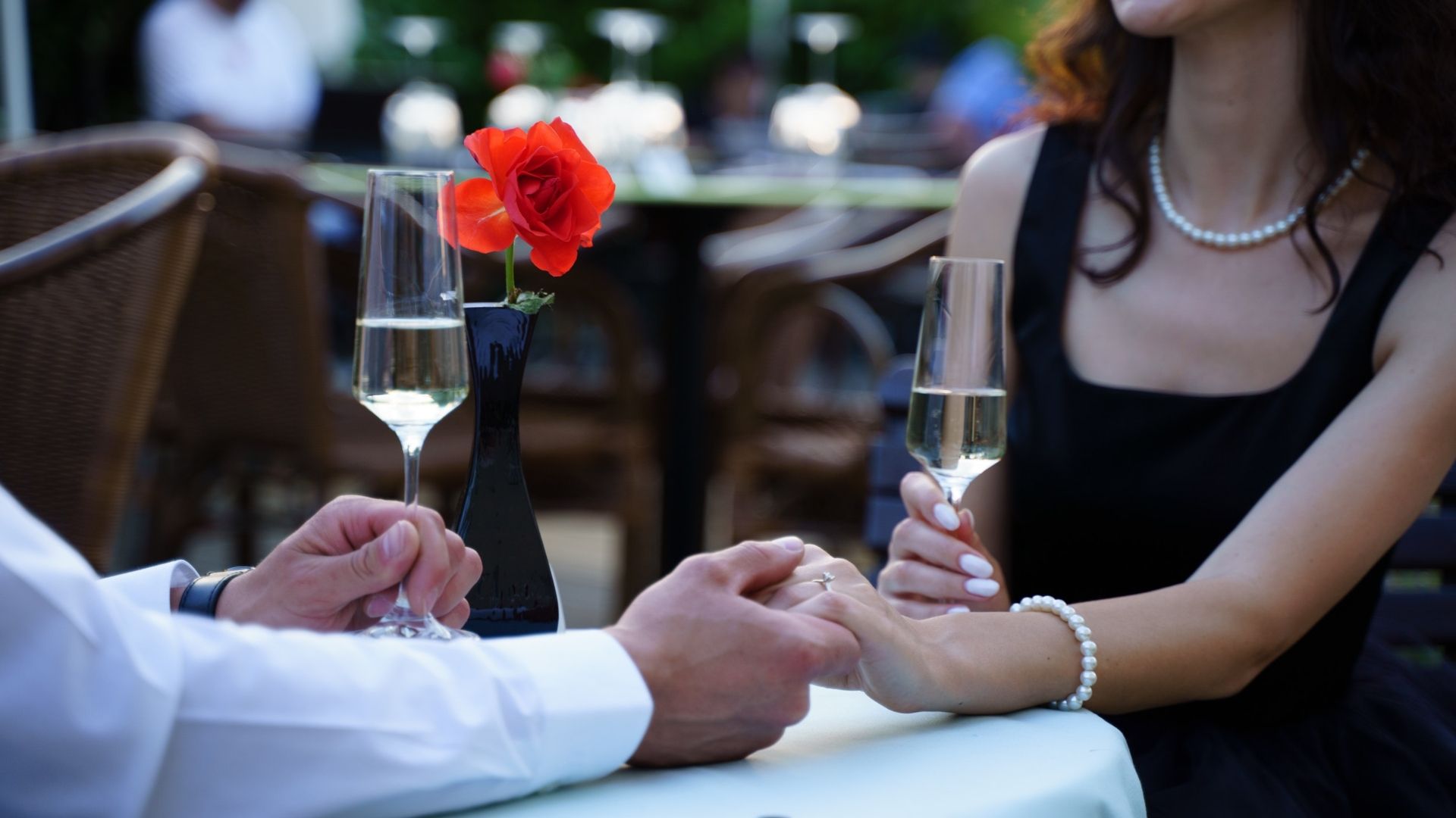 Best Celebrity Dating Apps Where You Can Match With Famous Stars