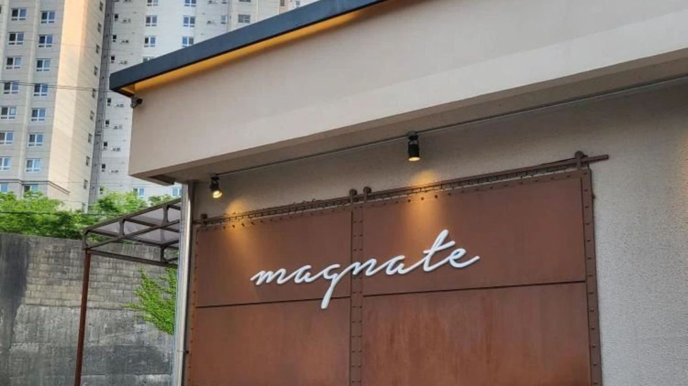 Busan's Bustling Magnate Cafe, Owned by BTS' Jimin's Dad