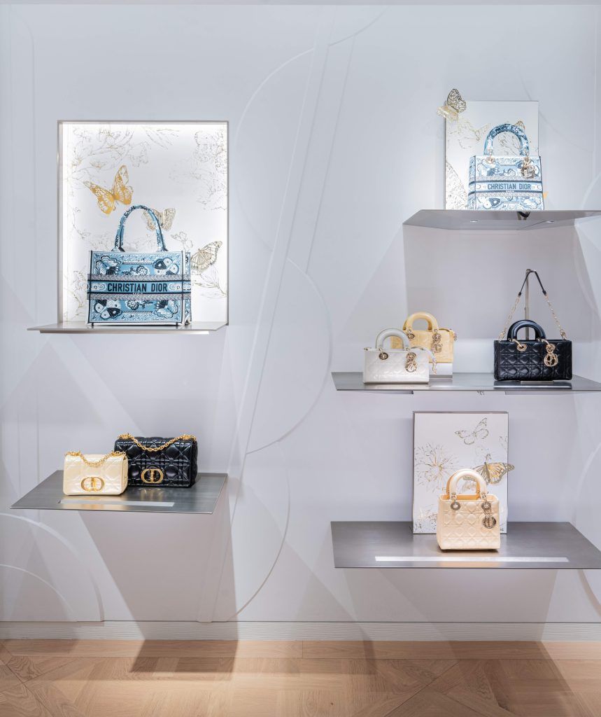 Dior's Christmas 2023 Decorations Light up 15 Spots Worldwide