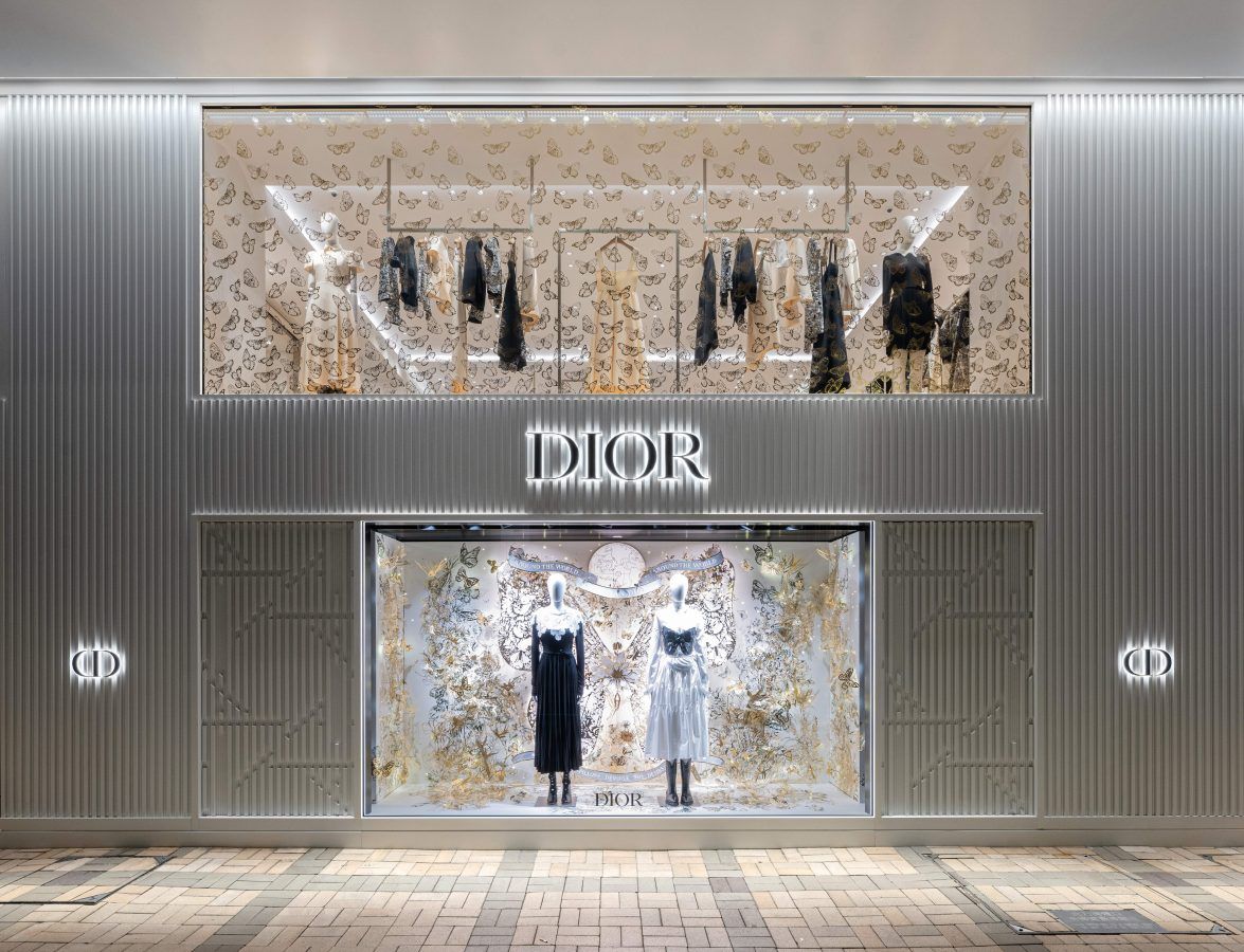 Dior's Christmas 2023 Decorations Light up 15 Spots Worldwide