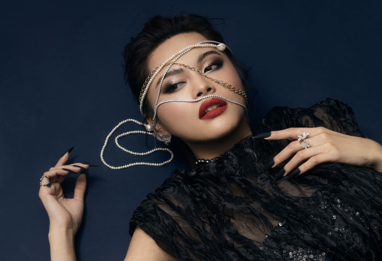 Glam Up This Christmas with Makeup Artist Sapphire Shen