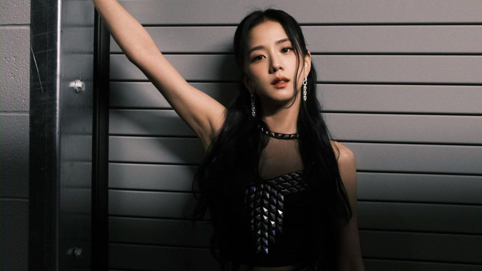 BLACKPINK's Jisoo Reportedly Signs With Her Brother's Agency
