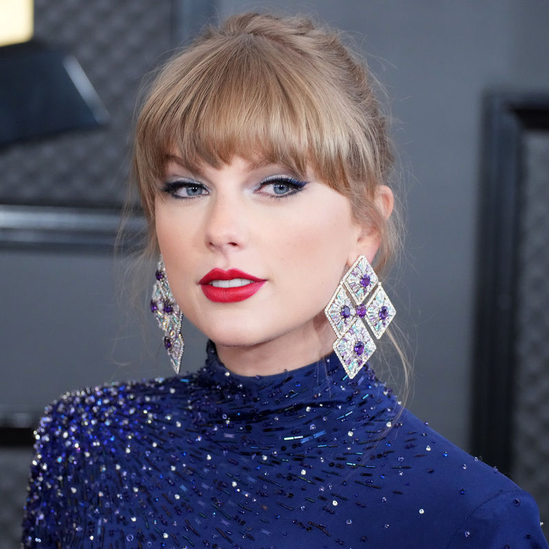 The Hair and Beauty Evolution Timeline of Taylor Swift in 10 'Eras'