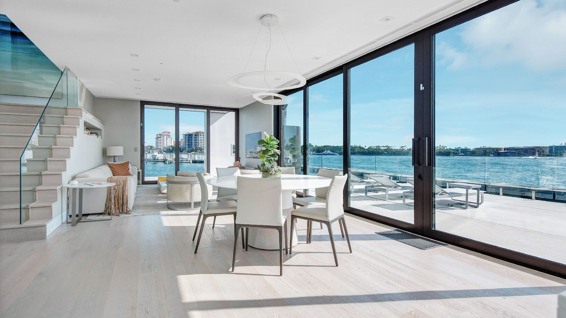 The World's Most Extravagant Luxury Houseboats and Floating Homes