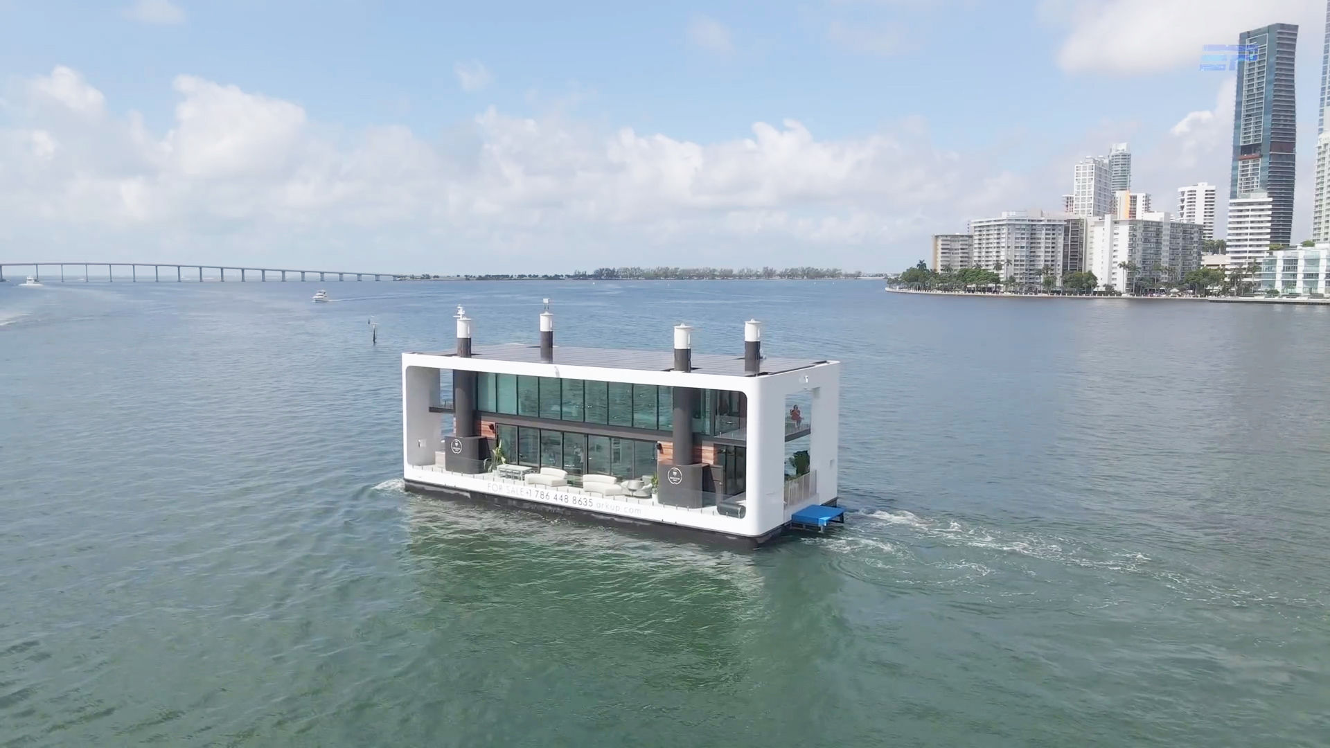 The World's Most Extravagant Luxury Houseboats and Floating Homes