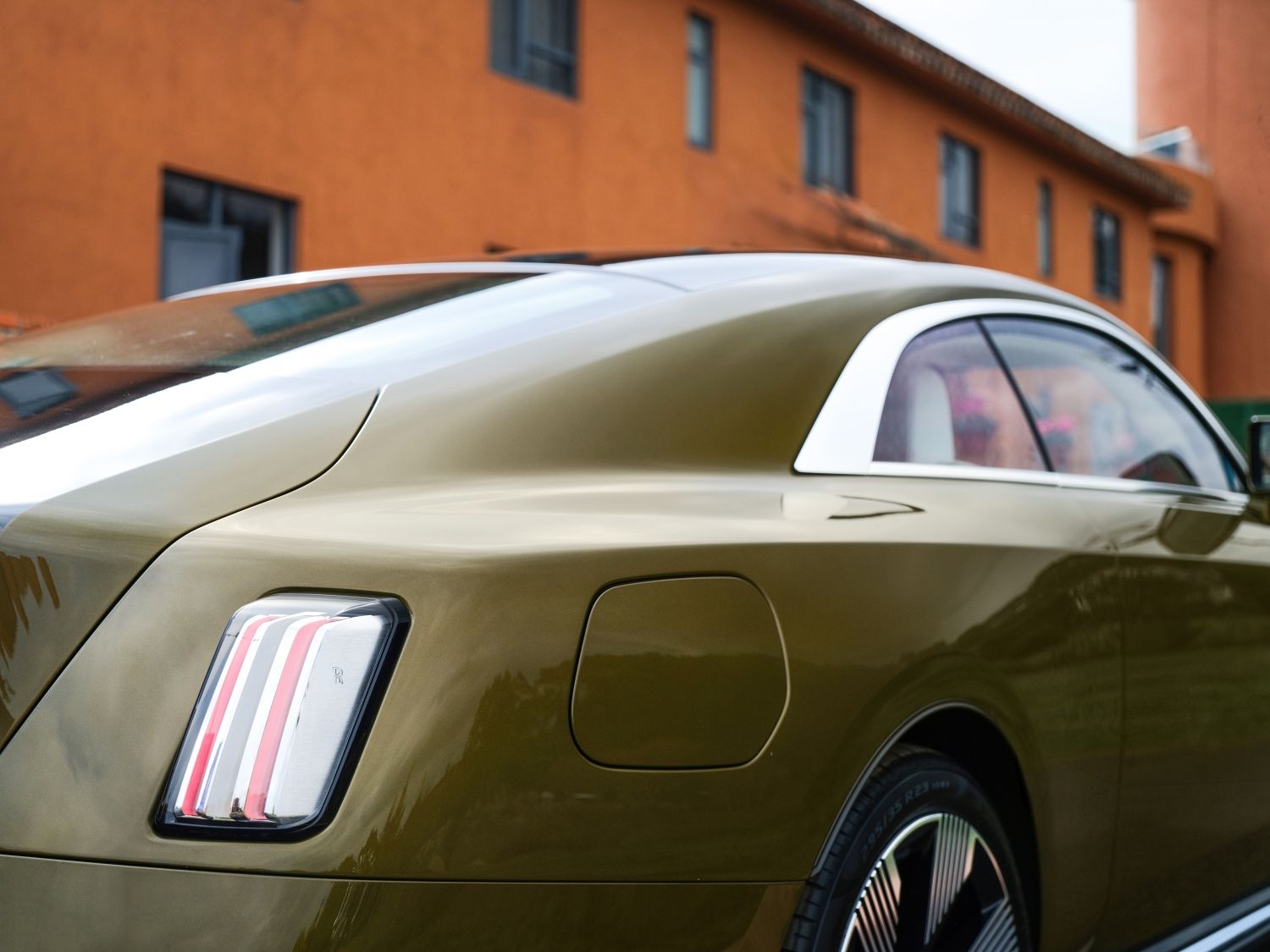Test Driving the Electric Rolls-Royce Spectre: How We Roll