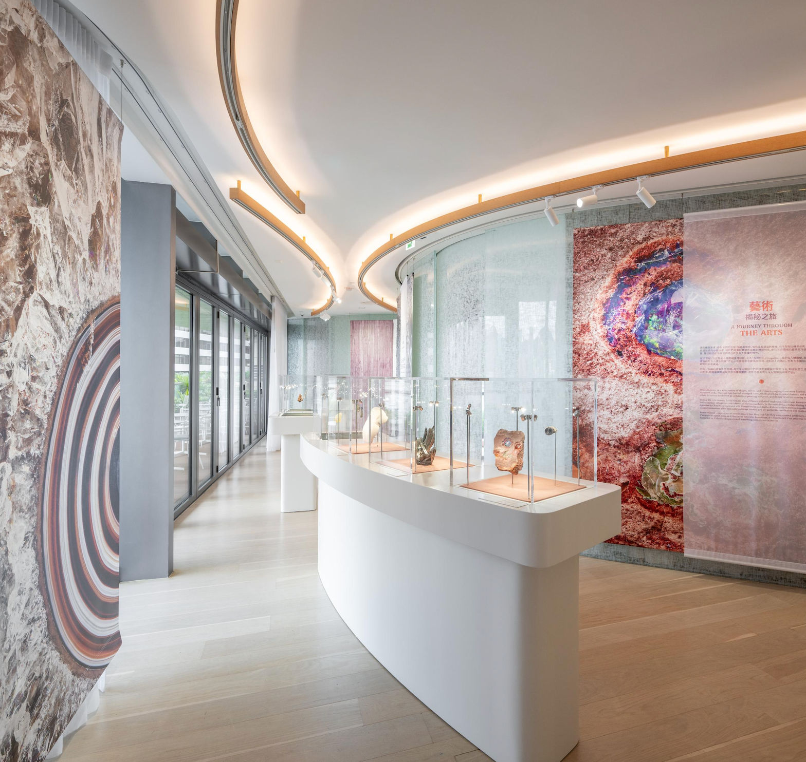 Inside L’École, School of Jewelry Arts’ Journey with Minerals exhibition