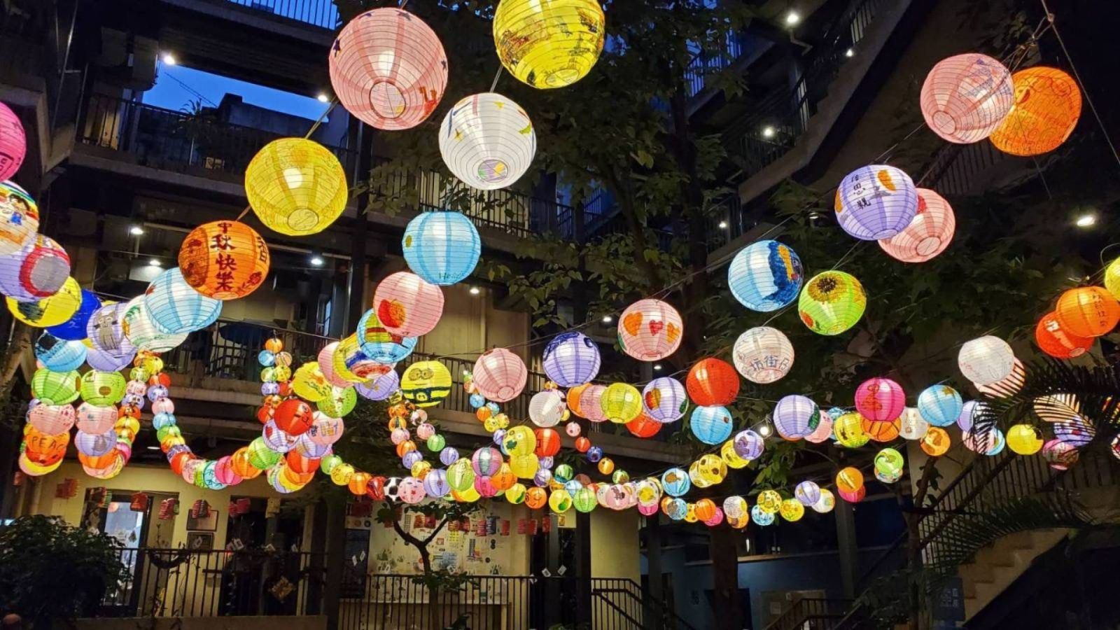 Mid-Autumn Festival in Hong Kong: Traditions, Lanterns & Mooncakes - PrestigeOnline Hong Kong