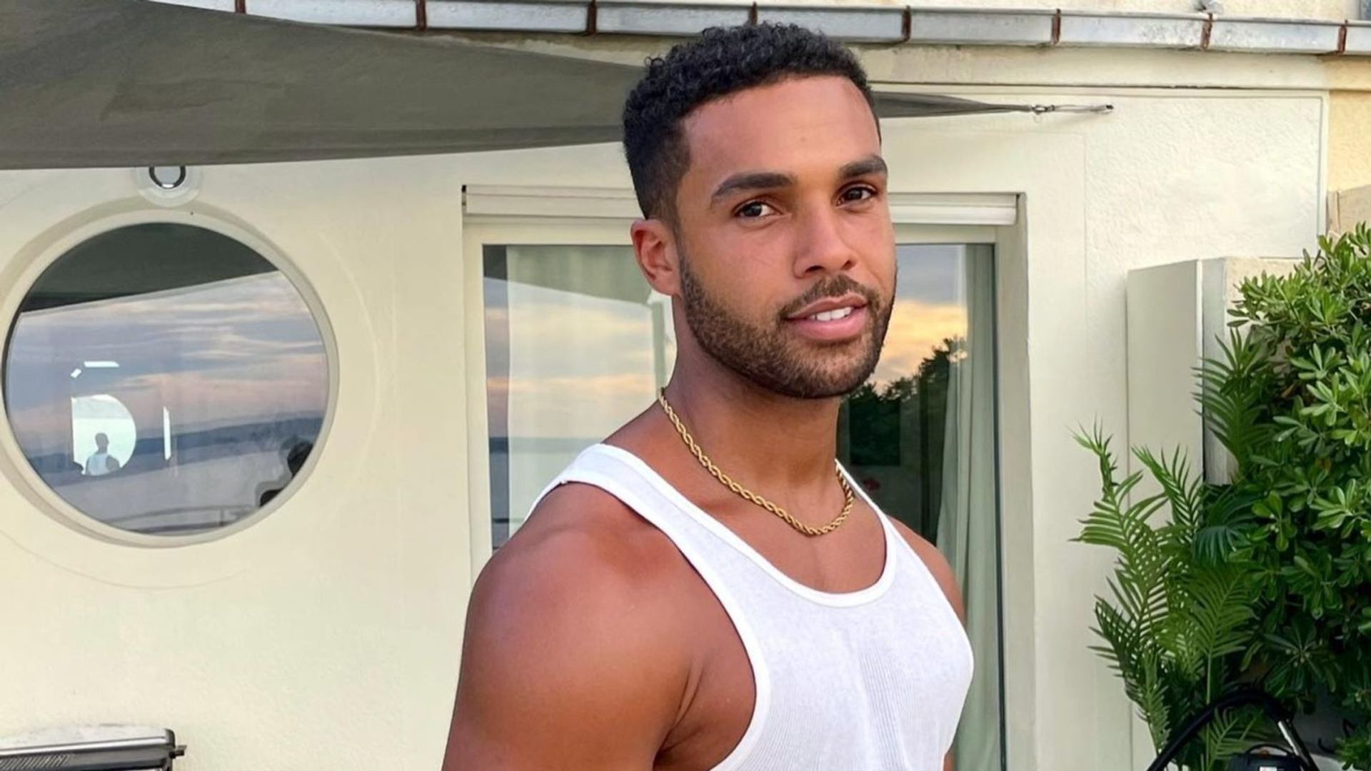 Lucien Laviscount Dating History: Relationships of The Emily in Paris ...
