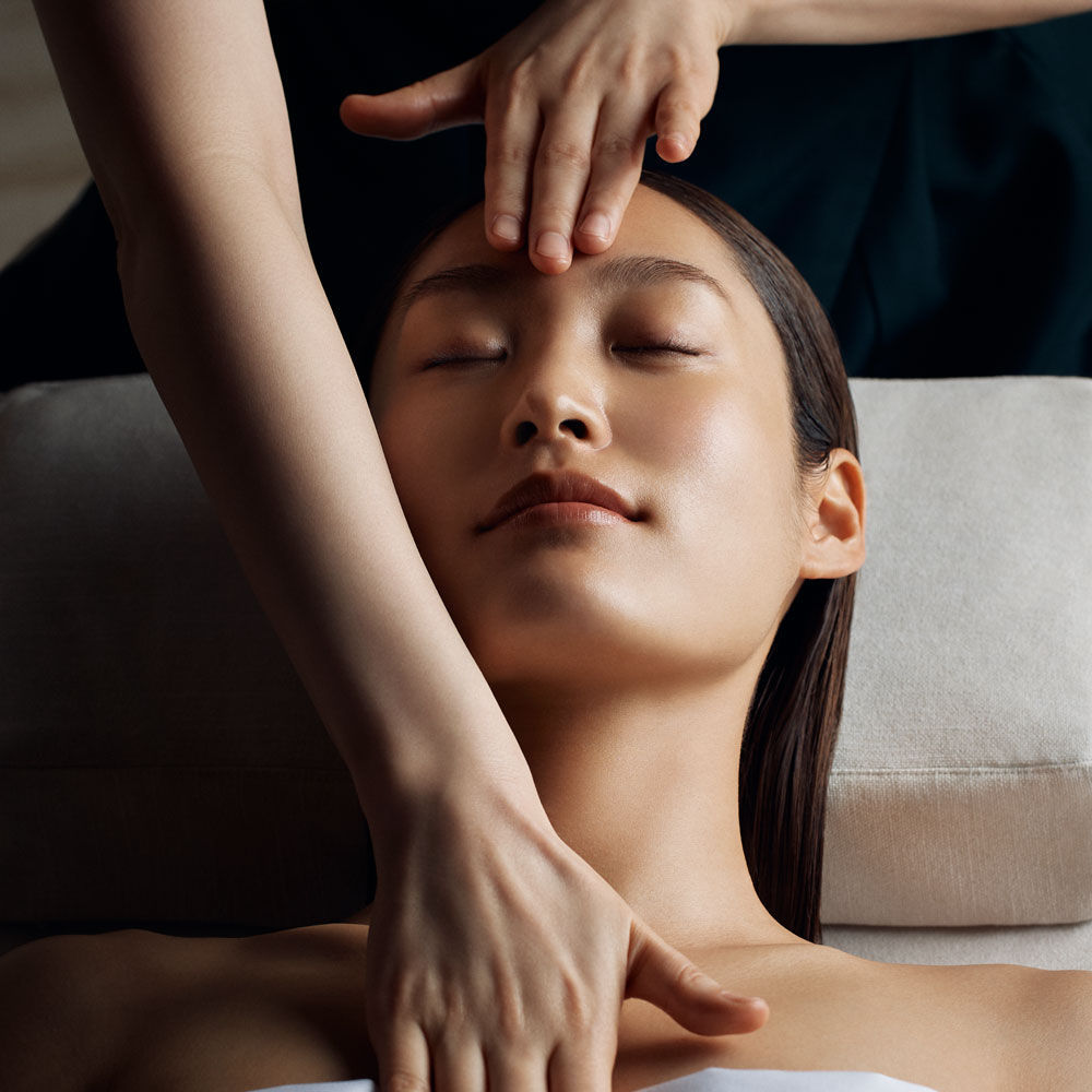 The Ritz-Carlton, Hong Kong Turns into a North Pole Fantasy for ...