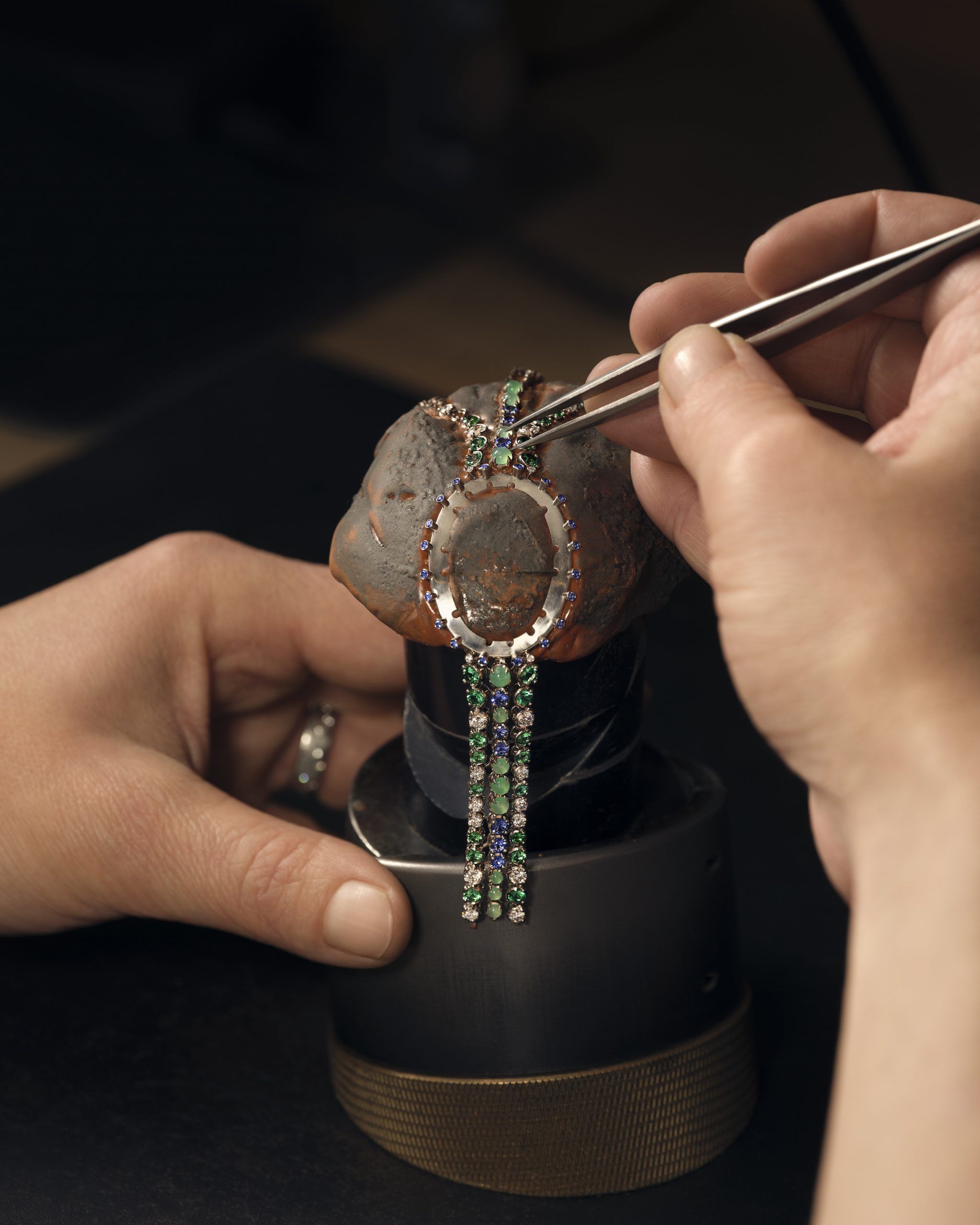 Old crafts and techniques carefully preserved in jewellery and watchmaking