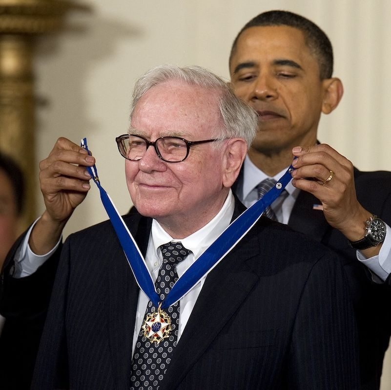 Who Is Warren Buffett, the Billionaire Stepping Down From Berkshire ...