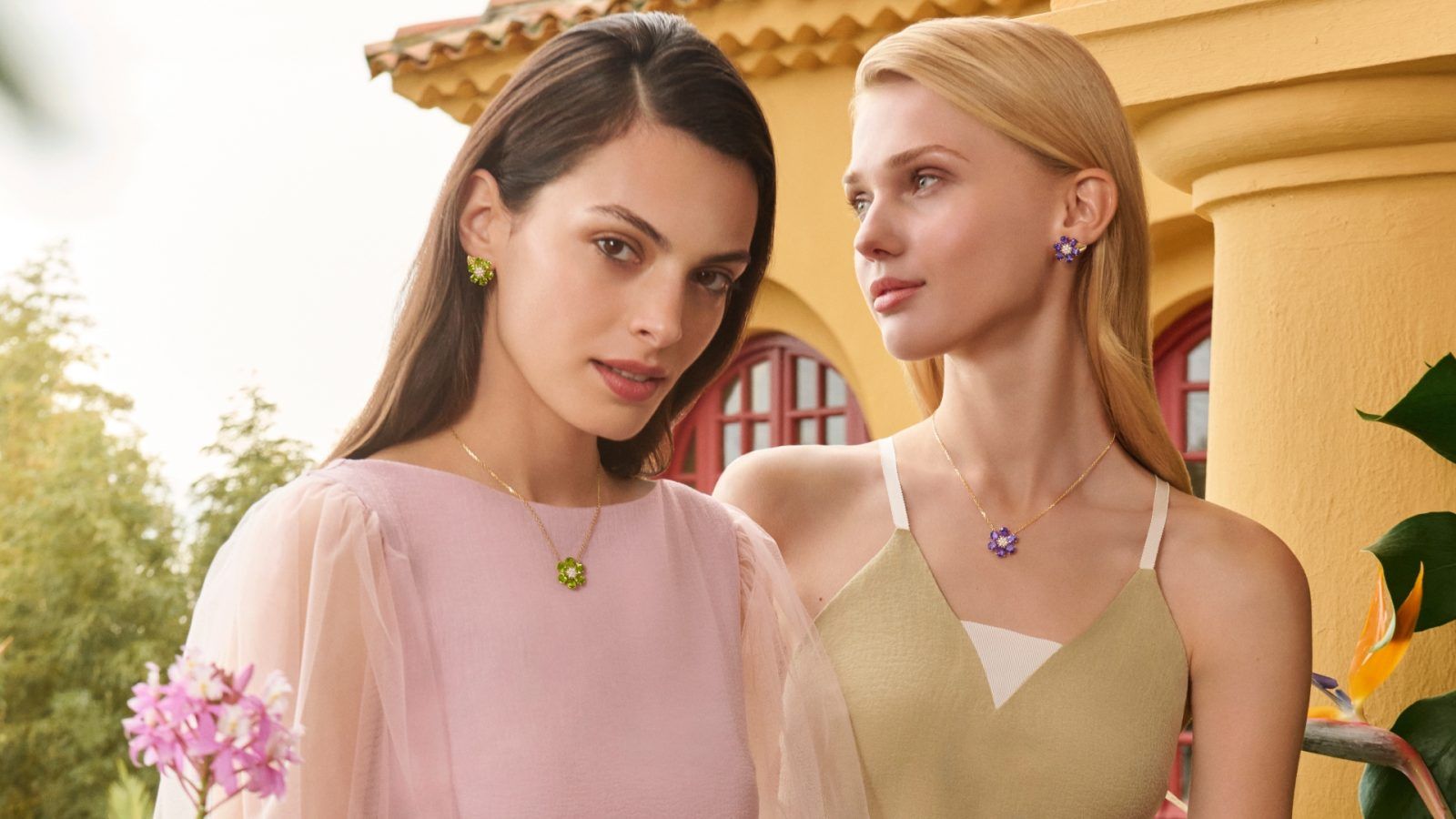 Van Cleef & Arpels' new Fleurs D'Hawaï Collection is a Refined Floral Feast