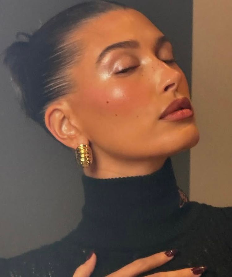 Recreate the Most Popular Hailey Bieber Makeup Looks of All Time ...