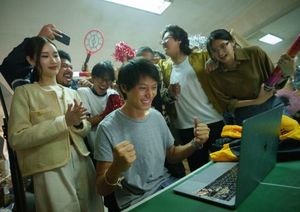 Everything to Know About The White Lotus Creator Mike White – PrestigeOnline Hong Kong