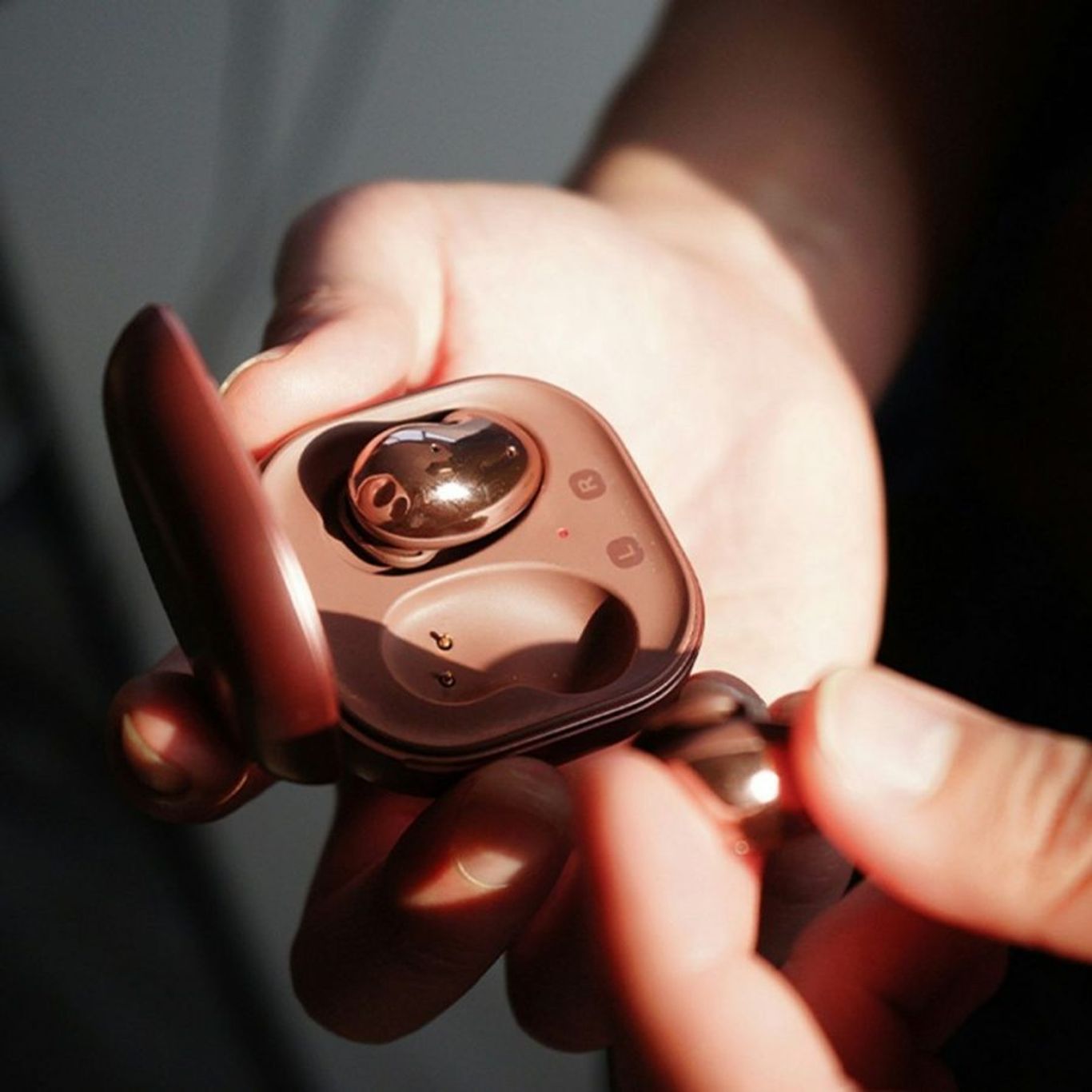 Three Taiwanese Airlines Have Banned Bluetooth Earbuds – PrestigeOnline ...