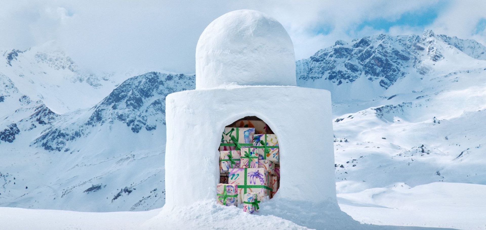 Best Festive Beauty Gift Kits to Shop This Christmas 2025 ...