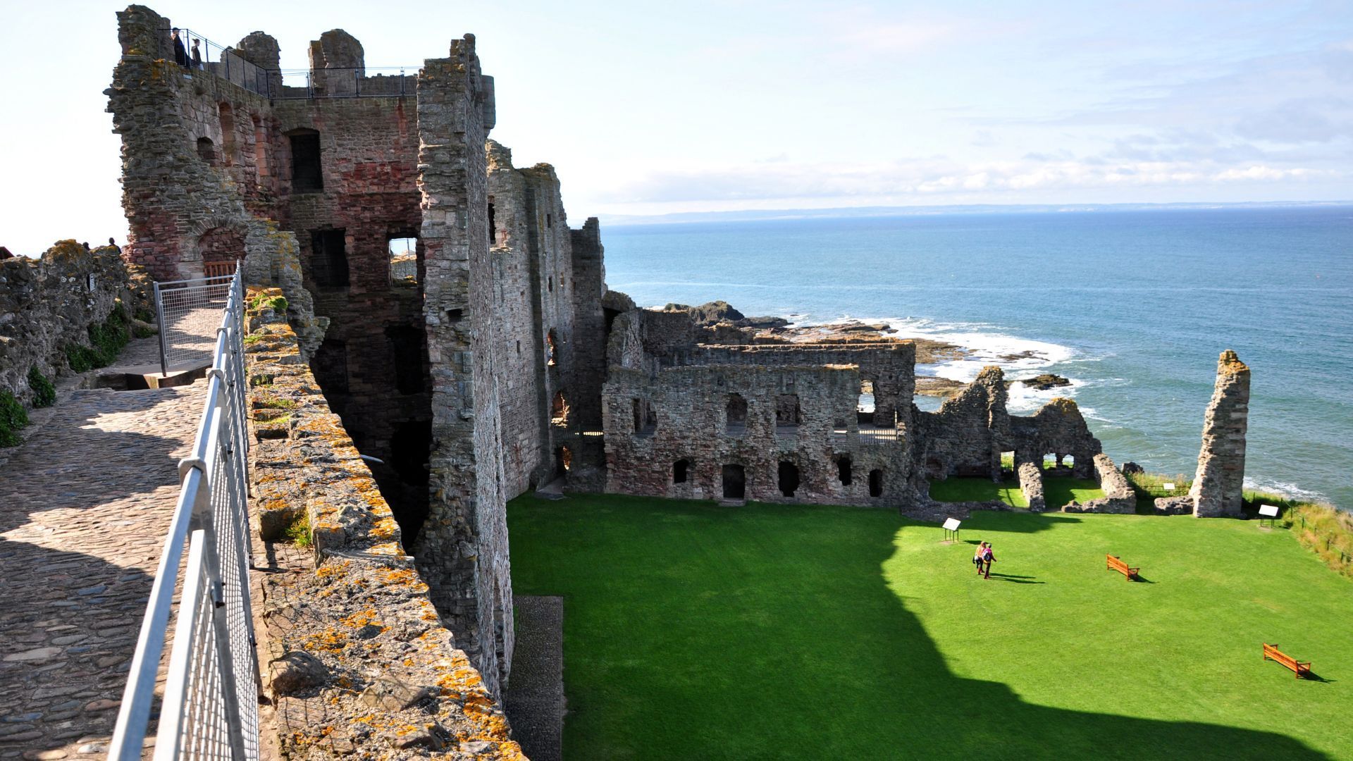 Iconic Castles You'll Recognise from Your Favourite Christmas Movies ...
