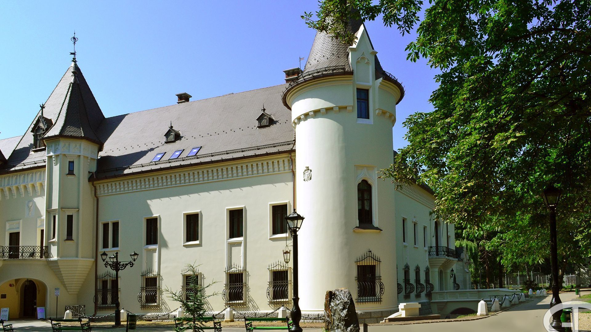 Iconic Castles You'll Recognise from Your Favourite Christmas Movies ...