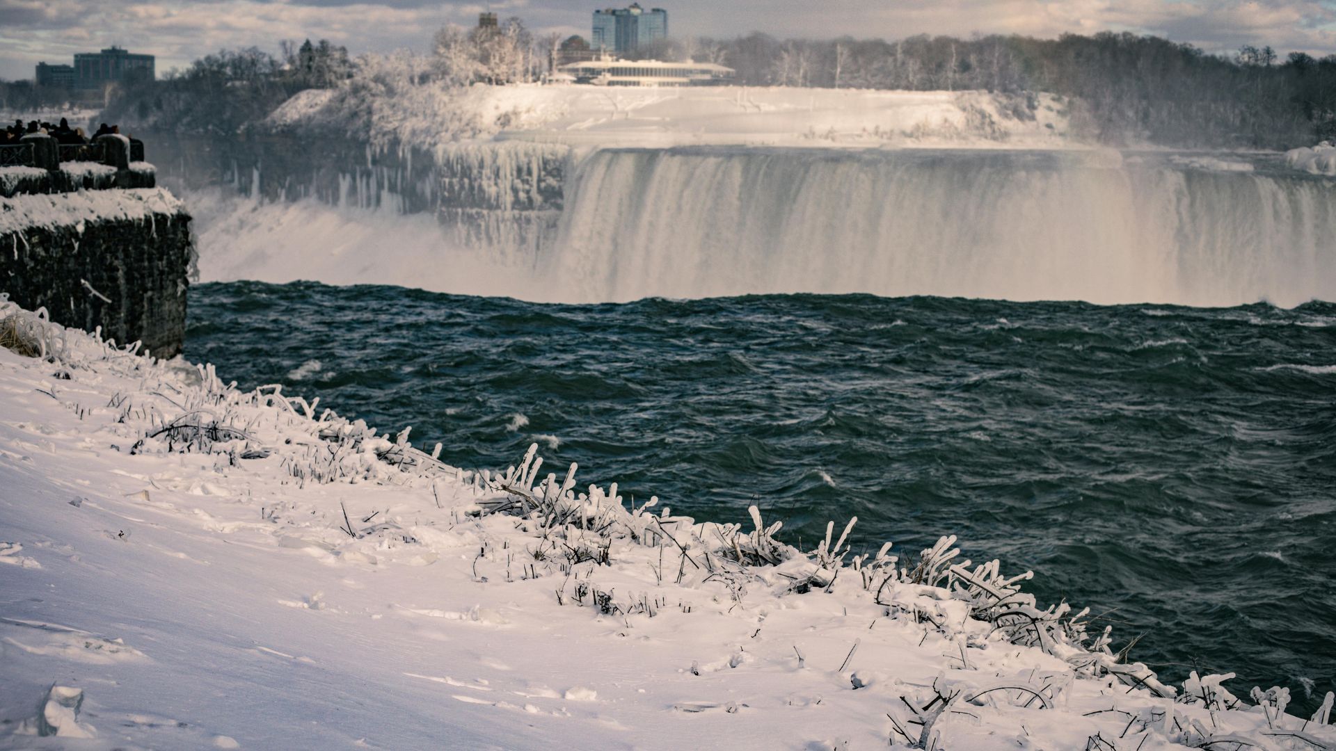 The Fascinating Explanation Behind Frozen Niagara Falls ...