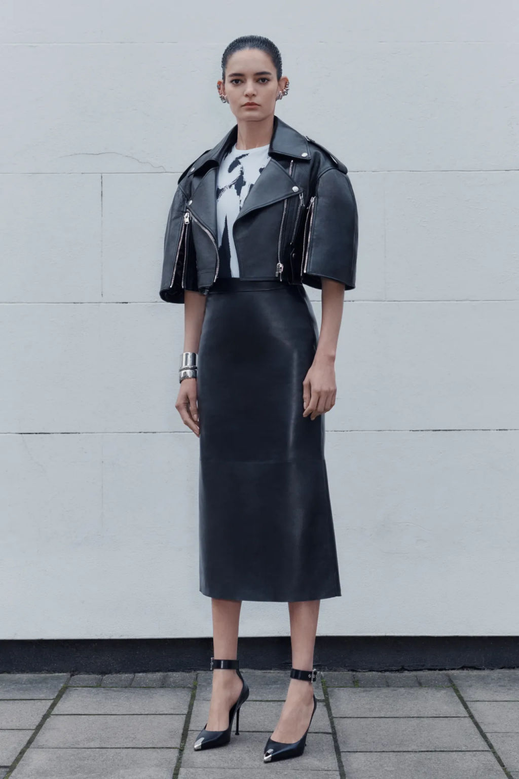 Alexander McQueen's Pre-Autumn 2022 collection looks as sharp as ever